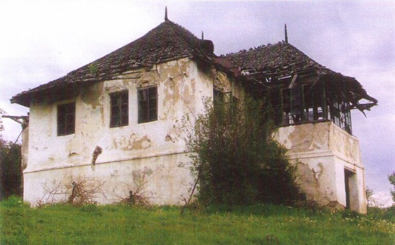 Casa cu Blazoane din Chiojdu și istorie locală! • StoreDay